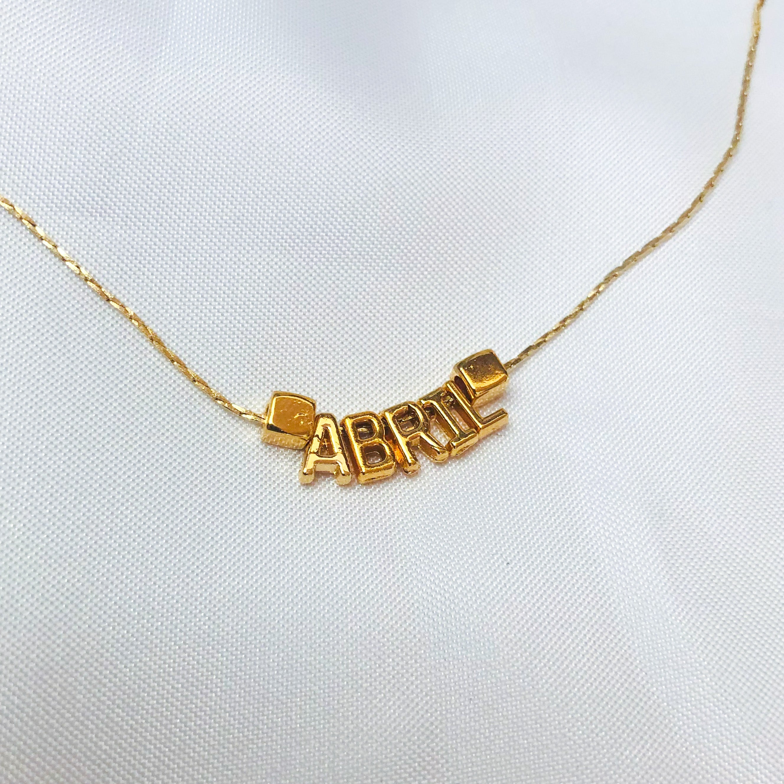 NORA - Nombre letras pequeñas Chapa de Oro 3-7 letras – ANVAR MX